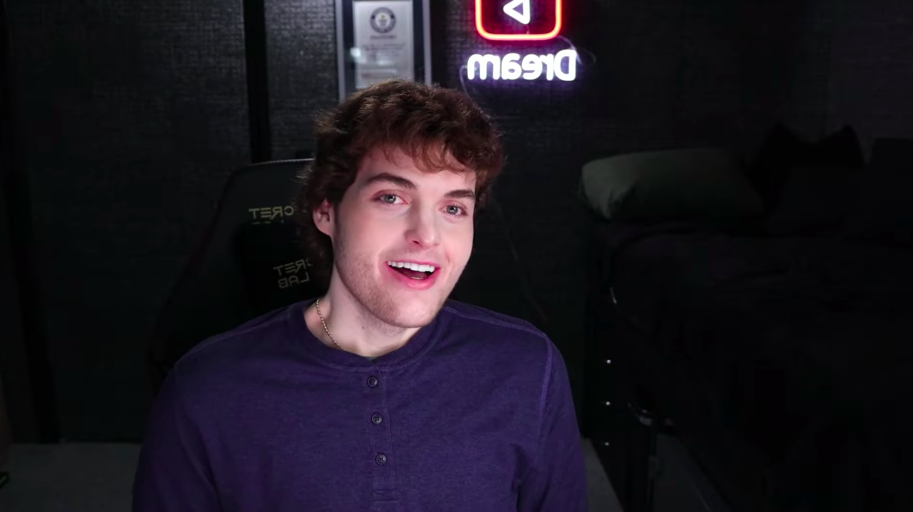 登録者3,000万人の人気YouTuber、ついに顔出し | CELEB ☆ TIMES